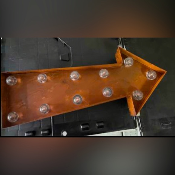 lights.com | Wall Decor | Battery Lighted Arrow | Poshmark